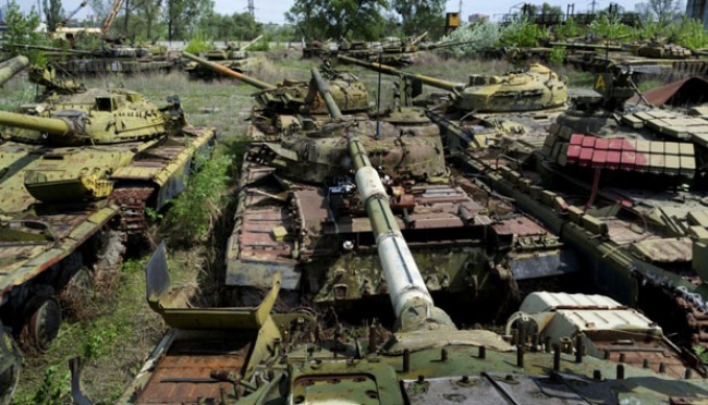 Ratusan Tank Tua Tersimpan Secara Tersembunyi di Sini | tempo.co