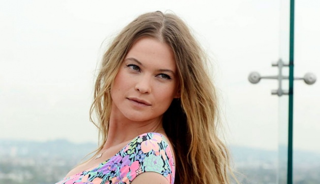 Duet Narsis Alessandra Ambrosio dan Behati Prinsloo | tempo.co