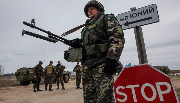 Photos: Dramatic Confrontation at Ukraine Checkpoint - foto En.tempo.co
