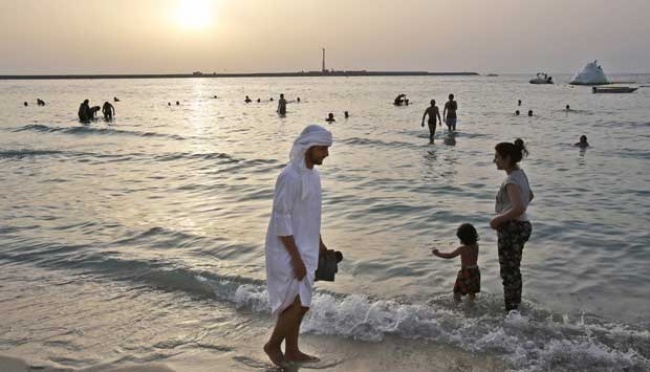 Budaya Arab dan Barat Berpadu di Pantai Dubai | tempo.co