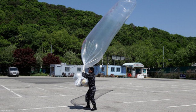 Pembelot Korut Lakukan Propaganda dengan Balon di Korsel | tempo.co