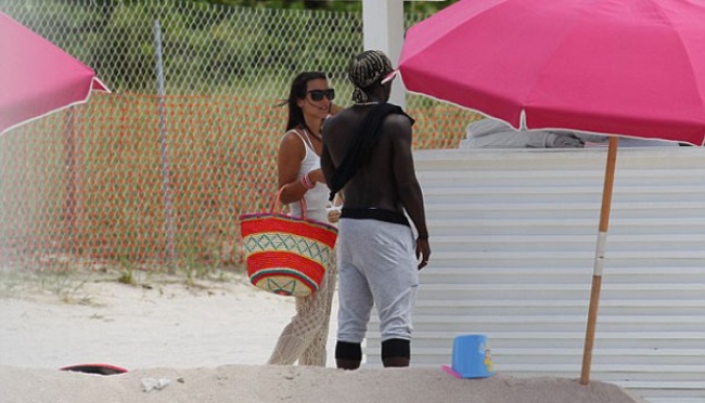 Kemesraan Sagna dan Istri saat Berlibur di Miami | tempo.co