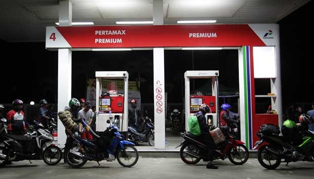 Two Gas Stations in West Jakarta Allowed to Sell Subsidized Fuel - En ...