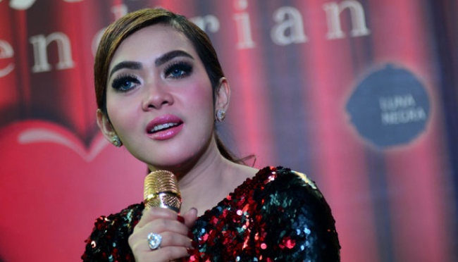 Ini Komentar Syahrini Ihwal Fotonya di Instagram | tempo.co