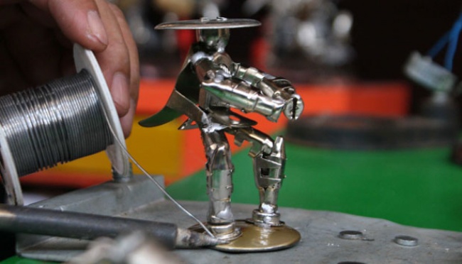 Handicraft Logam Bekas Disukai Turis Asing | tempo.co