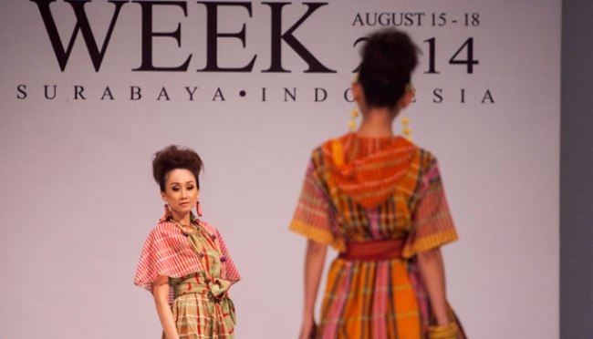 Rancangan Bibi Russell jadi Penutup Asian Fashion Week 2014 | tempo.co