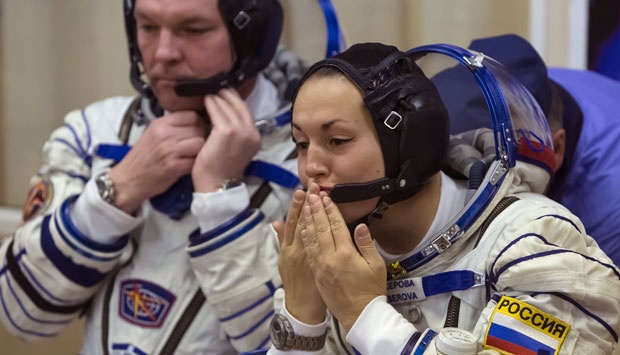 First Russian Woman Lifts Off to International Space Station - foto En ...