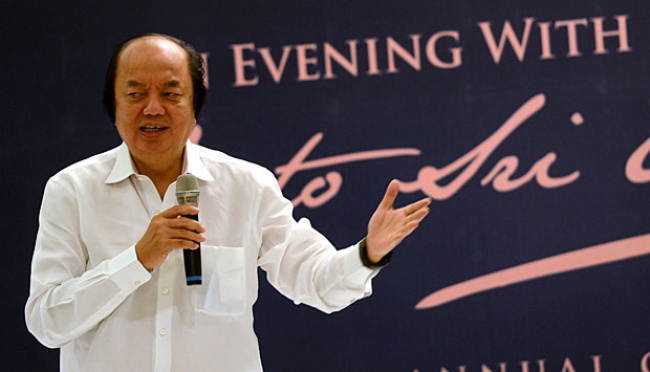 Sukses, CEO Mayapada Group Baca Minimal 3 Koran Tiap Pagi | tempo.co