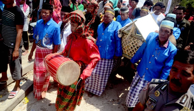 Patorani, Ritual Nelayan Sebelum Mencari Telur Ikan Terbang | tempo.co