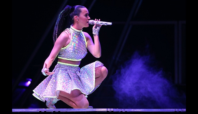 Katy Perry Tampil Seksi di Perth | tempo.co