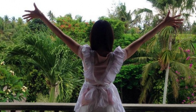 Foto-foto Artis `Dewasa` Chika Arimura di Bali | tempo.co