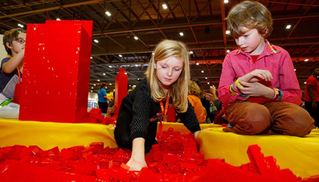 Kemeriahan Pameran Lego Brick 2014 di London | tempo.co