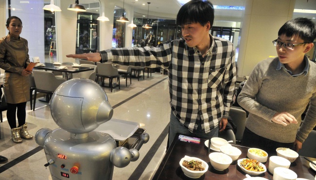 Mengunjungi Restoran Robot Terbesar di Dunia | tempo.co