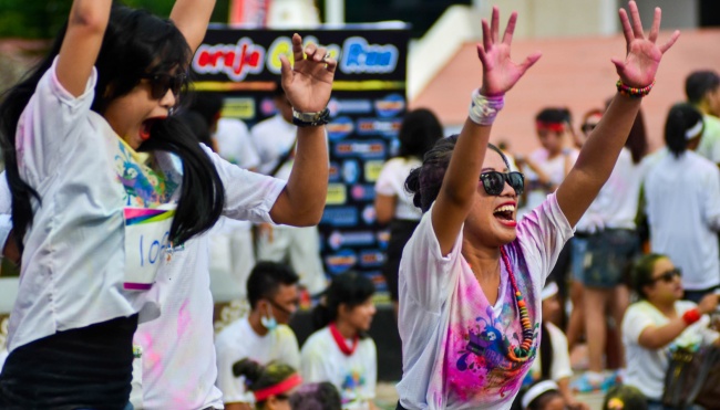 Warna-warni Color Run untuk Pertama Kali di Toraja | tempo.co