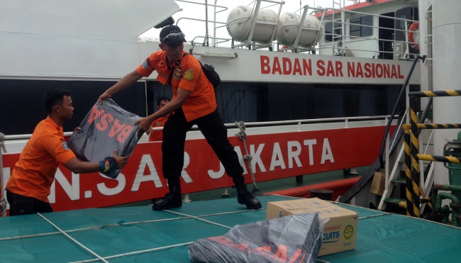 Persiapan Tim SAR Diterjunkan ke Lokasi Jatuhnya AirAsia | tempo.co