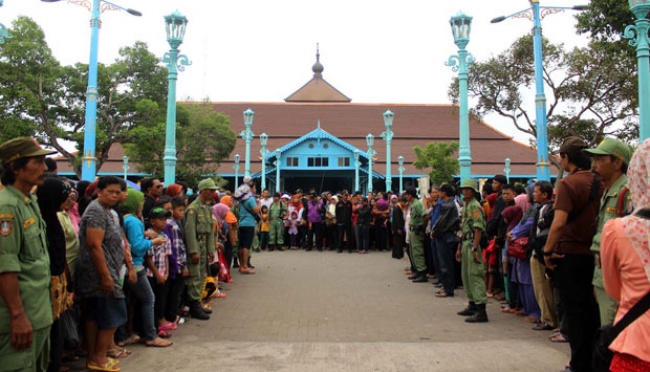 Raja Keraton Surakarta Menanak Nasi dalam Rangkaian Acara Sekaten ...