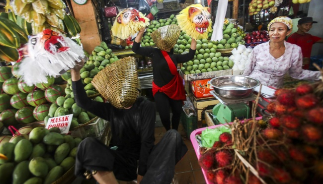 Ritus Tari Rai Gedheg, Tari Khas Surabaya di Tengah Pasar | tempo.co