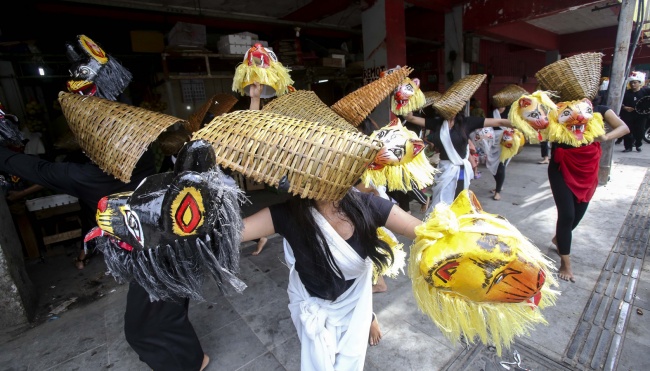 Ritus Tari Rai Gedheg, Tari Khas Surabaya di Tengah Pasar | tempo.co