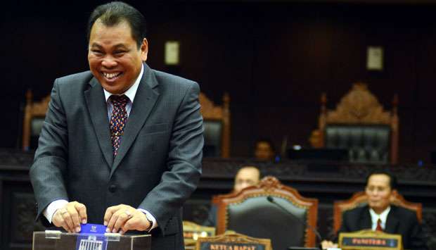 Puja-puji Ketua MK ke Hakim Sarpin Rizaldi | KASKUS