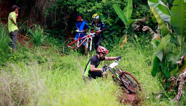 Mengintip Lomba Sepeda Gunung di Jalur Jatiasih | tempo.co