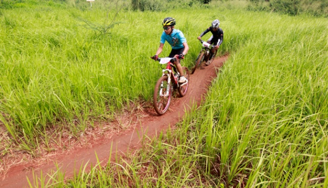 Mengintip Lomba Sepeda Gunung di Jalur Jatiasih | tempo.co