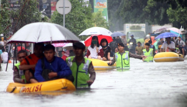 Kawasan Grogol Banjir Sepinggang Orang Dewasa | tempo.co