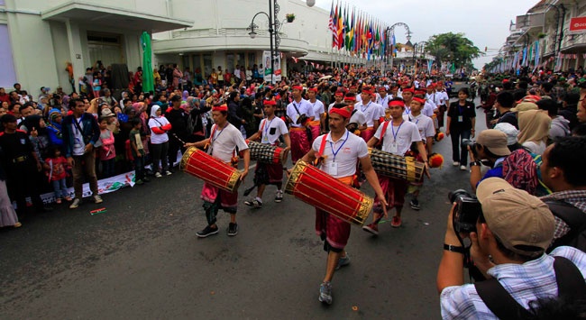 KAA, Ini Serunya Iring-iringan Karnaval di Bandung | tempo.co