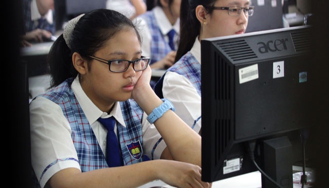 SMPK Penabur 2 Laksanakan UN Berbasis Komputer | tempo.co
