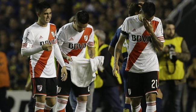 Pemain River Plate Diserang Fans Boca Juniors dengan Air Merica | tempo.co