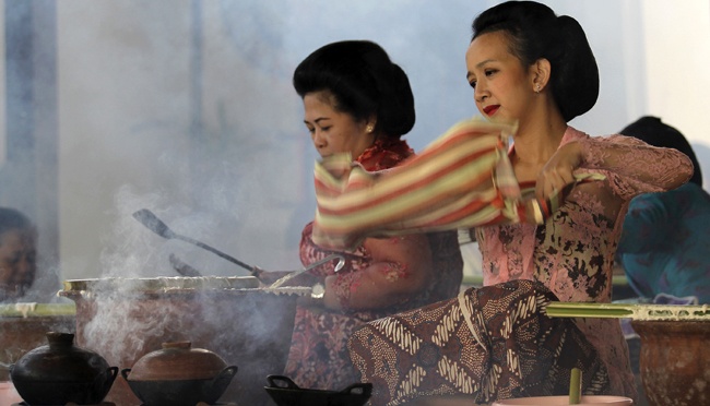 Ritual Membuat Kue Apem di Keraton Yogyakarta | tempo.co