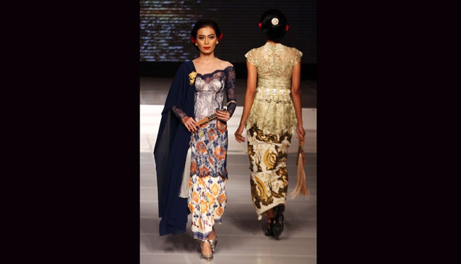 Tampilan Kebaya Klasik Karya Adjie Notonegoro | tempo.co