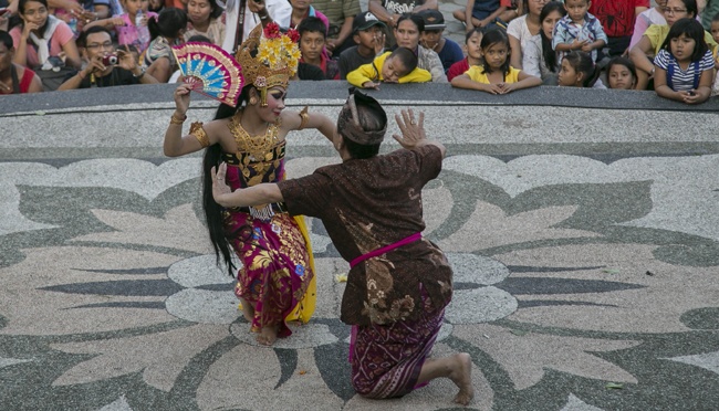 Joged Bumbung, Tarian Erotis dari Bali | tempo.co