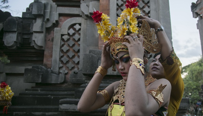 Joged Bumbung, Tarian Erotis dari Bali | tempo.co