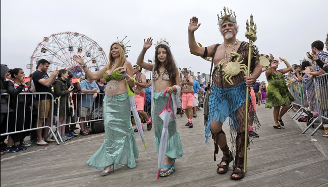 Parade Biota Laut di Mermaid Parade | tempo.co