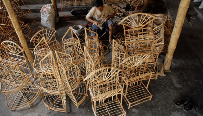 Mengintip Pembuatan Rotan Parsel Lebaran | tempo.co