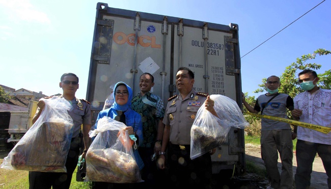5 Ton Daging Busuk Siap Edar Berhasil Diamankan | tempo.co
