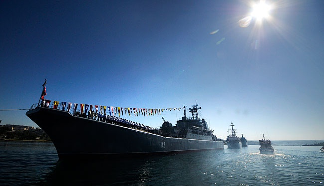 Rusia Pamer Kapal Perang pada Hari Angkatan Laut | tempo.co Rusia Pamer Kapal Perang pada Hari Angkatan Laut | tempo.co