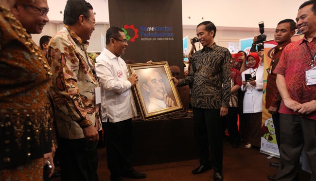 Jokowi Resmikan Gedung Indonesia Convention Exhibition | tempo.co