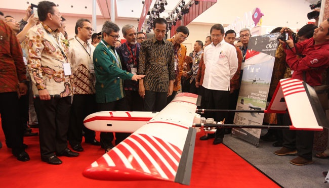 Jokowi Resmikan Gedung Indonesia Convention Exhibition | tempo.co