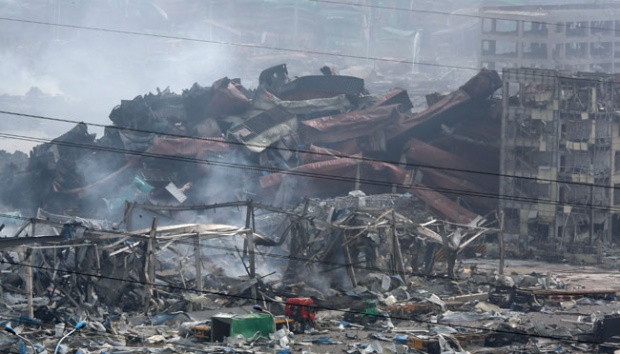 Deadly China Blast Disrupts World`s 10th Largest Port - foto En.tempo.co