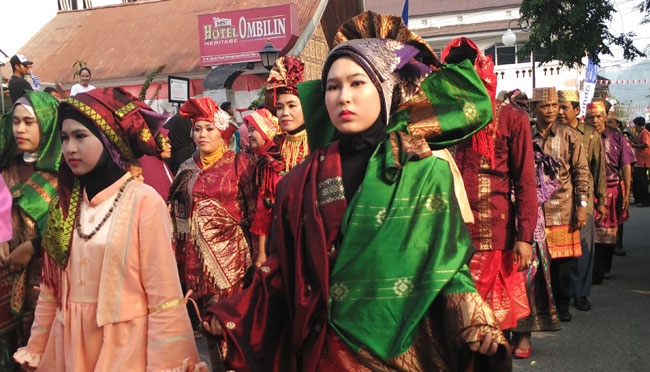 Kemenkop Angkat Kain Songket Silungkang Agar Diakui UNESCO | tempo.co