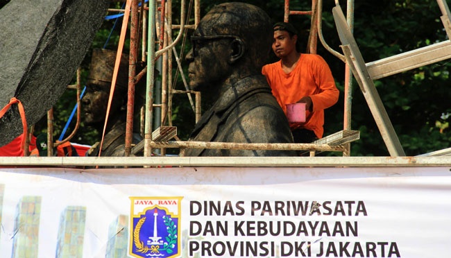 Dinas Pariwisata dan Kebudayaan Bersihkan Monumen Tugu Proklamasi ...