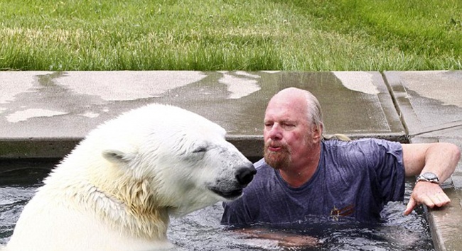 Mengenal Mark Dumas, Sang Penakluk Beruang Kutub | tempo.co