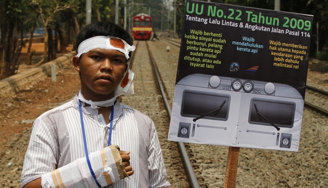 Kampanye Keselamatan di Perlintasan Kereta Api | tempo.co