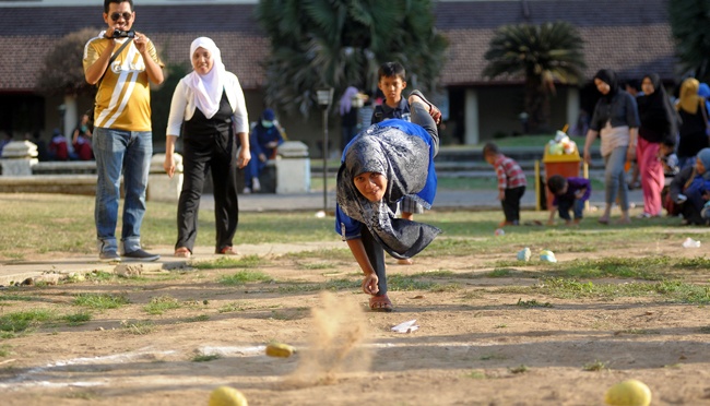 Serunya Bermain Permainan Tradisional | tempo.co