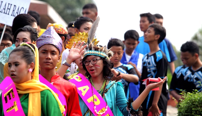 Rayakan Hari Sumpah Pemuda, 200 Siswa Kenakan Pakaian Adat | tempo.co