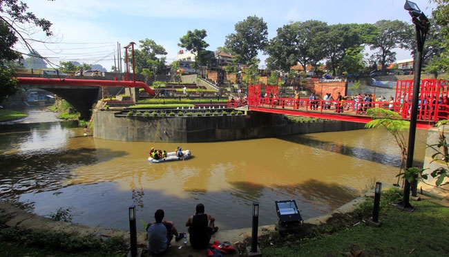 Taman Teras Cikapundung, Idola Baru Ruang Publik di Bandung | tempo.co