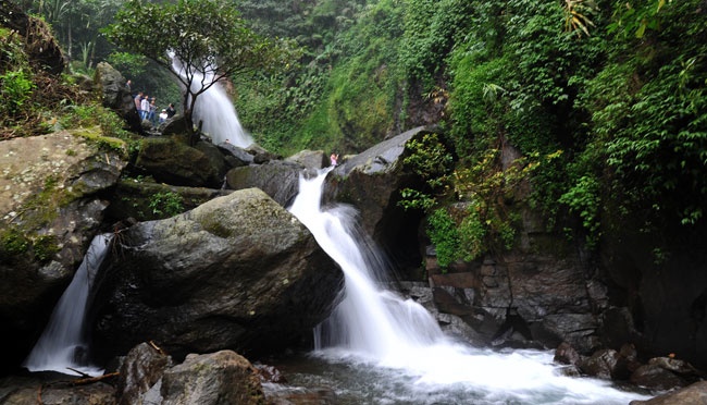 Menikmati Pesona Curug Ciherang | tempo.co