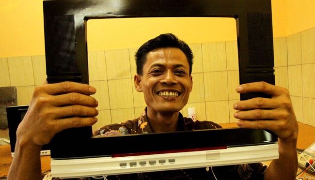 Kusrin Jadi Bintang Iklan Minuman Berenergi | tempo.co