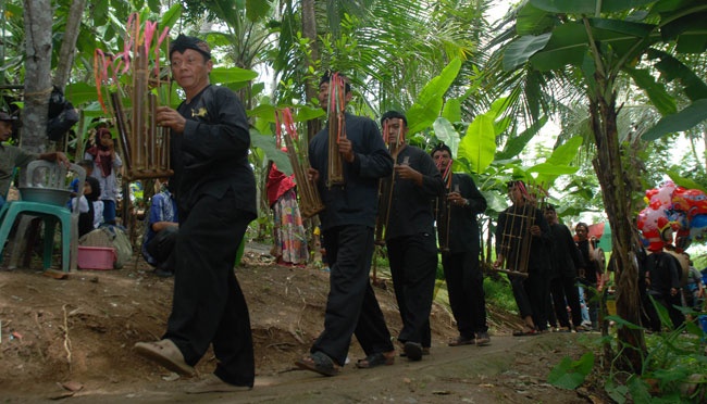 Angklung Badud, Kesenian Khas Pangandaran yang Hampir Punah | tempo.co